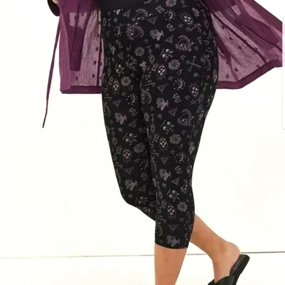 torrid | Pants & Jumpsuits | Nwt Torrid Black Tattoo Gothic Crop Pants ...